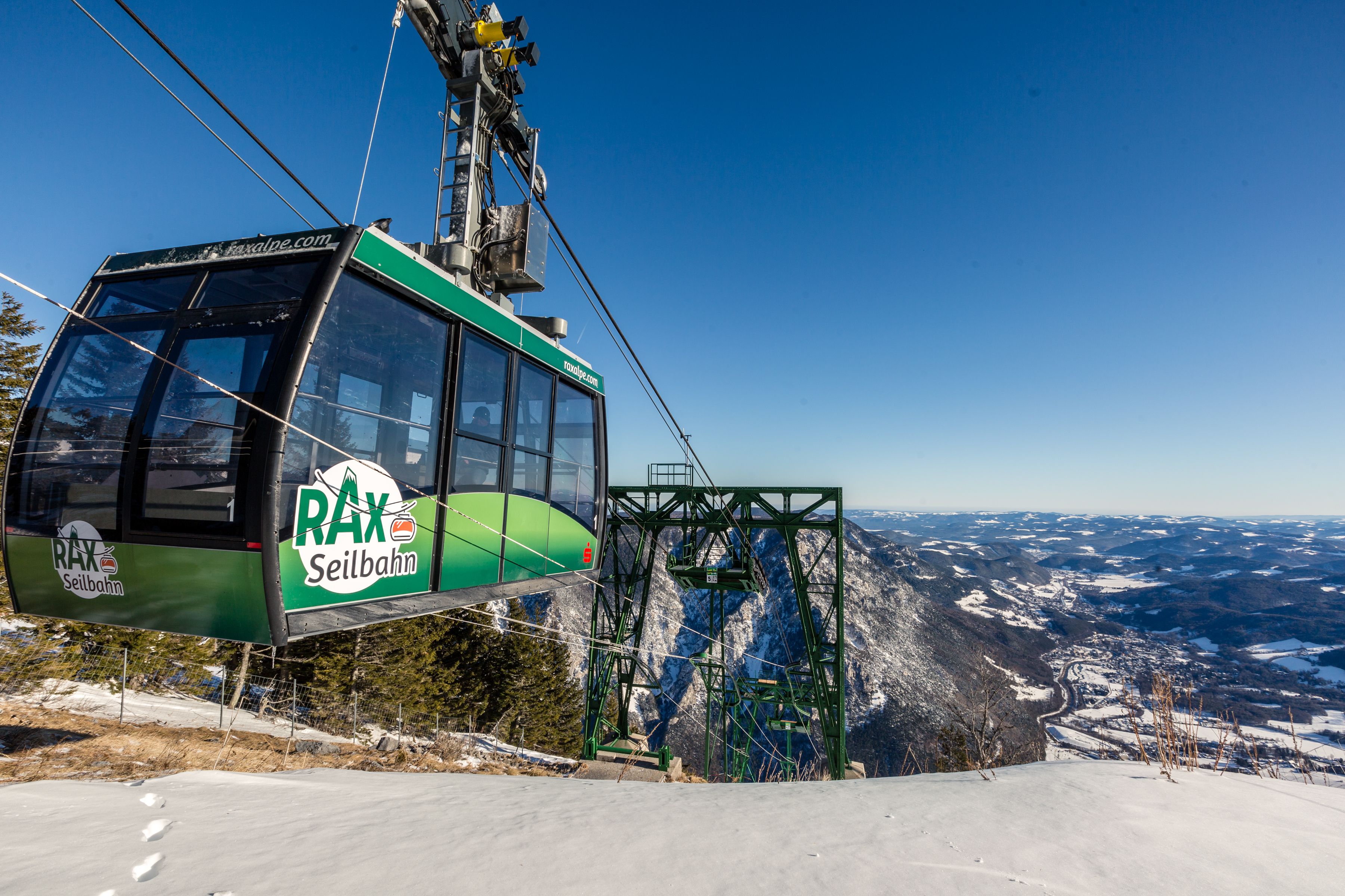 The Rax cable car in winter - Snowshoeing