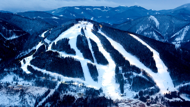 Night skiing - Skiing and Snowboarding